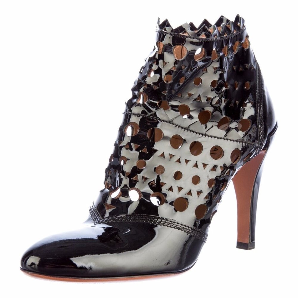 Alaia Patent Leather Laser Cutout Booties Boots - Gem
